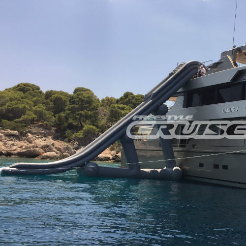 YACHT-FREESTYLE-SLIDE